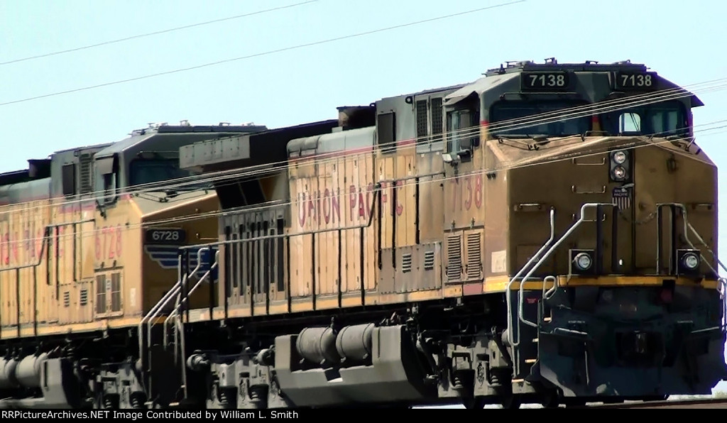 WB Unit Coal Frt at Apex Crossing (24)
